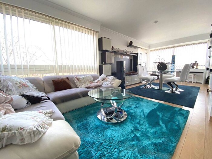 Appartement à louer - Fontenay-le-Fleury - 4 pièces - 3 chambres