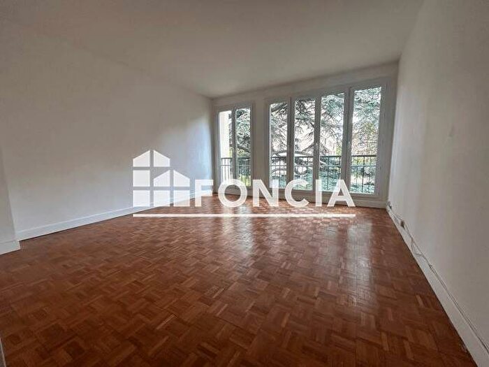 Appartement à louer - Place Louis XIV, Saint-Germain-en-Laye - 3 pièces - 2 chambres