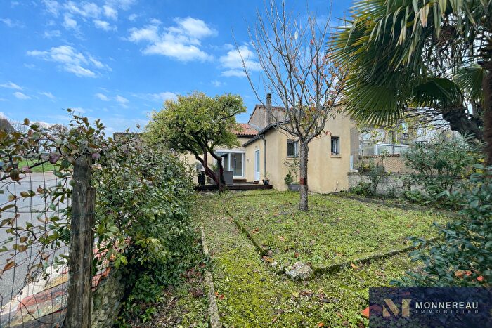 Maison à vendre - Barbezieux-Saint-Hilaire - 4 pièces - 2 chambres