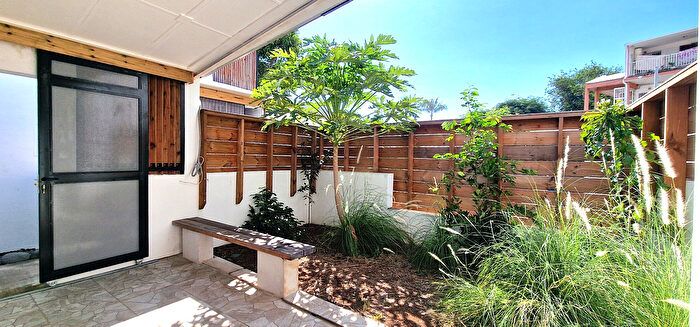 Appartement à louer - Le Port, Centre-ville - 2 pièces - 1 chambre