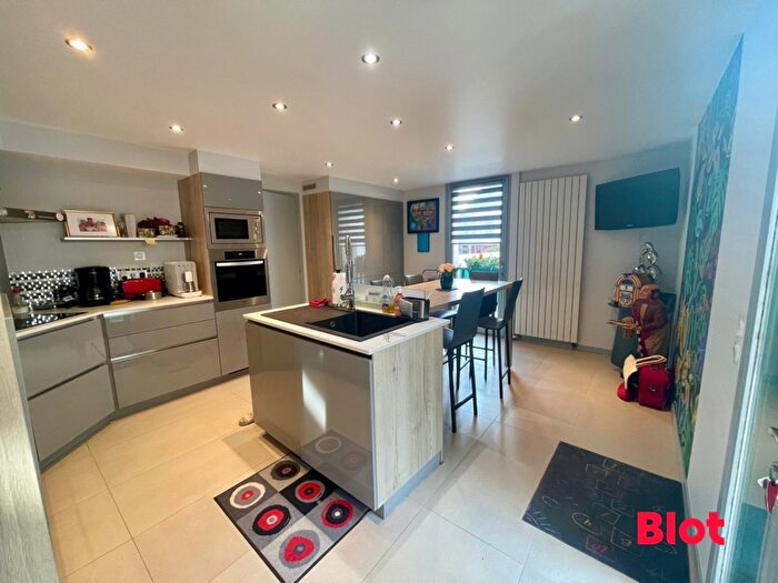 Maison à vendre - Vitré, Champ de Foire - 6 pièces - 5 chambres