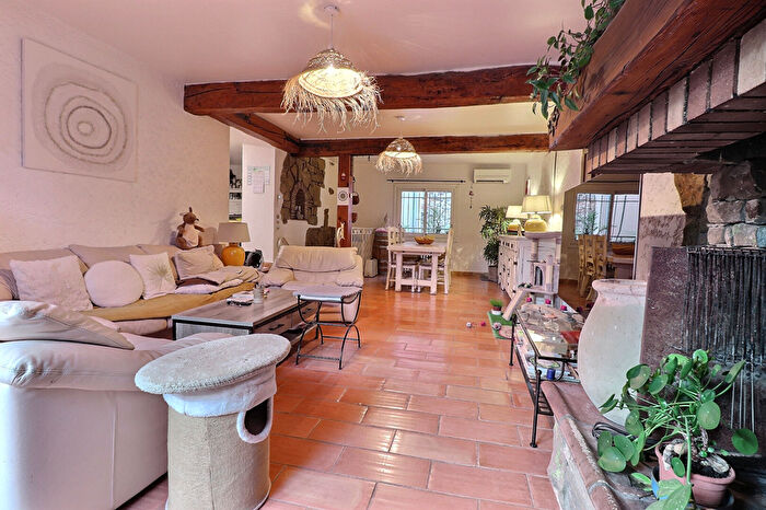 Maison à vendre - Roquebrune-sur-Argens, Village - 3 pièces - 2 chambres