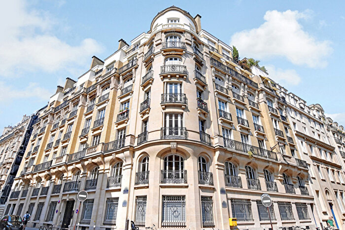 Paris 8ème, Mairie : Appartement 2 pièces à louer