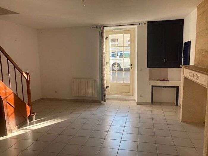 Maison 3 pièces à louer à Blasimon