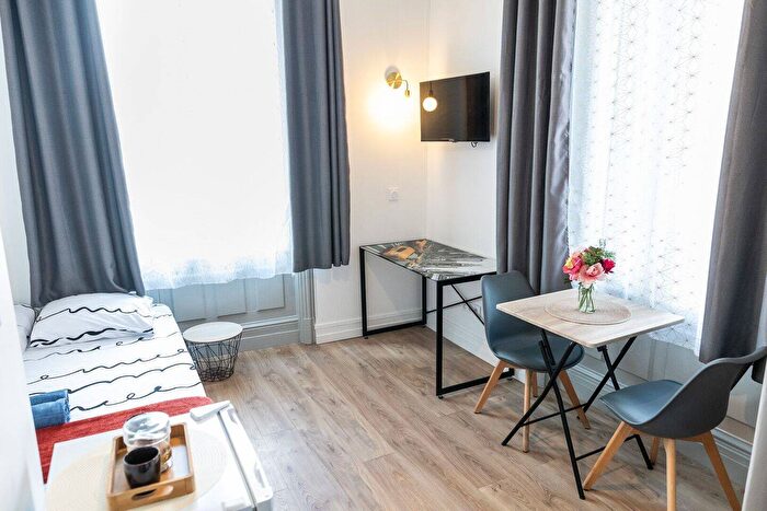 Trois Quartiers-Centre Ville, Poitiers : Appartement 1 pièce à louer