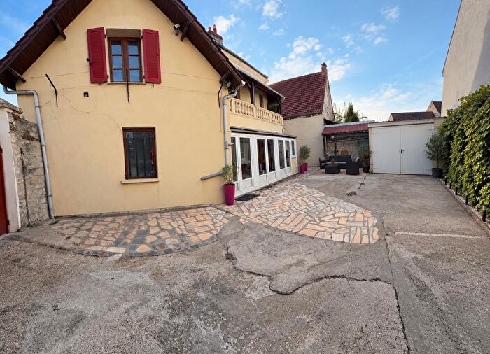 Maison 9 pièces à vendre à Montataire, Bas de la ville
