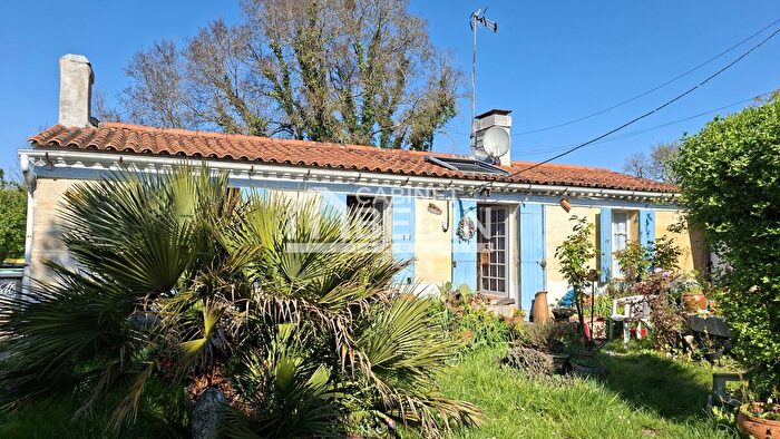 Maison 4 pièces à Saint-Médard-d'Eyrans, à vendre