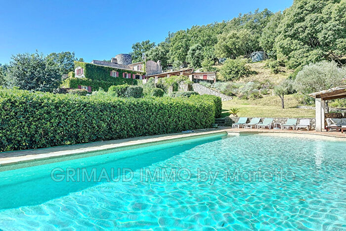 Maison à vendre - La Garde-Freinet - 16 pièces - 7 chambres