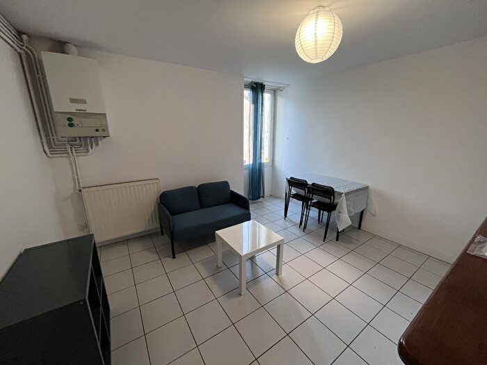 Appartement à louer - Périgueux, Centre-ville, La Gare, Saint-Martin - 2 pièces - 1 chambre