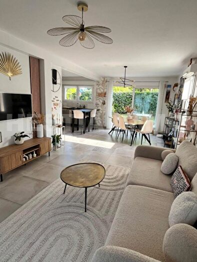La Chapelle-sur-Erdre, Centre-ville, Gare, Chêne Vert : Maison 5 pièces à vendre