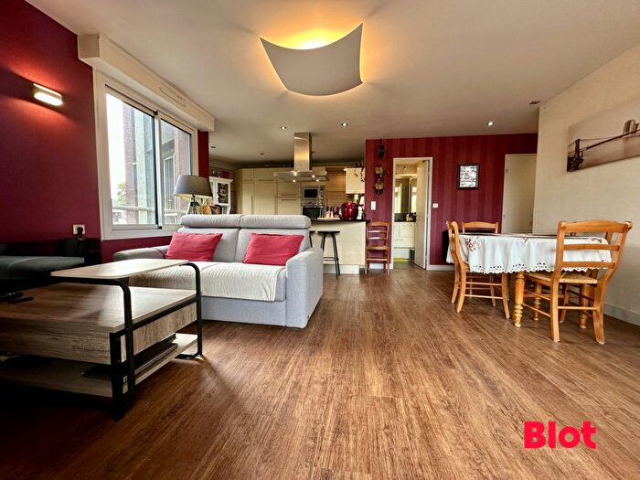 Montfort-sur-Meu : Appartement 2 pièces à vendre