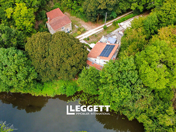 Maison à vendre - Charroux - 7 pièces - 5 chambres