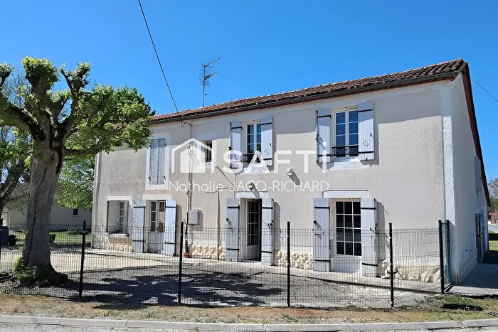 Maison à vendre - Ribagnac - 4 pièces - 3 chambres
