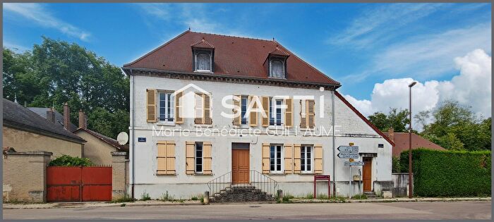 Maison à vendre - Estissac - 8 pièces - 5 chambres