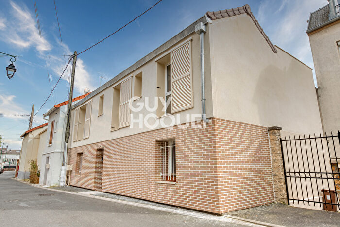 Maison 5 pièces à louer à Colombes, Agent Sarre