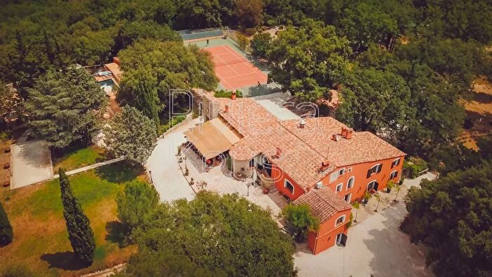 Maison à vendre - Besse-sur-Issole - 18 pièces - 10 chambres