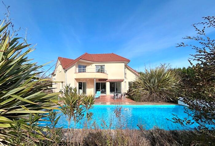 Maison à vendre - Buros - 6 pièces - 5 chambres