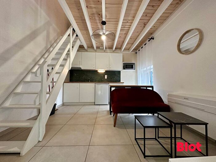 Montfort-sur-Meu : Appartement 1 pièce à louer