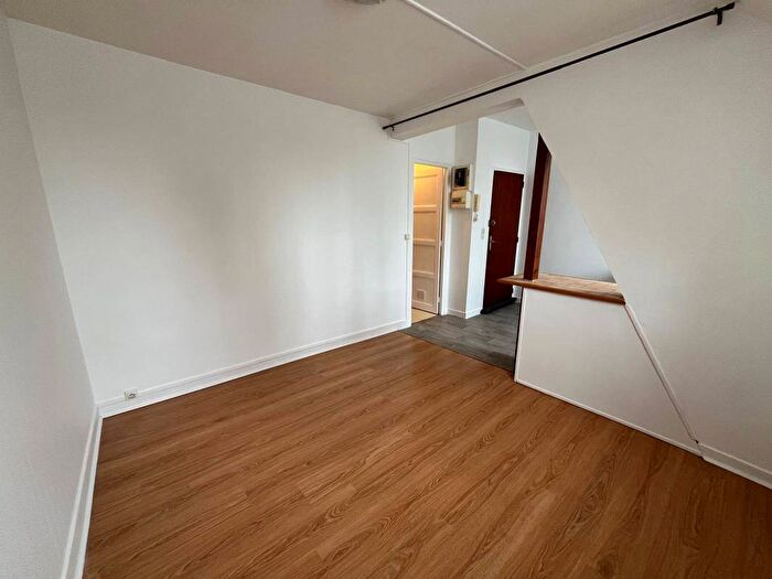 Appartement à louer - Centre Ville, Beauvais - 1 pièce