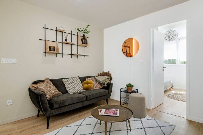 Centre Ville, Mérignac : Appartement 4 pièces à louer