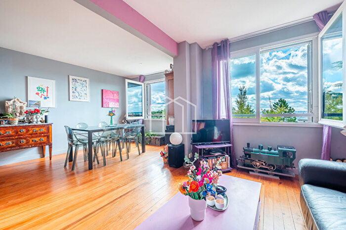 Suresnes, Plateau Ouest - Appartement 5 pièces à vendre