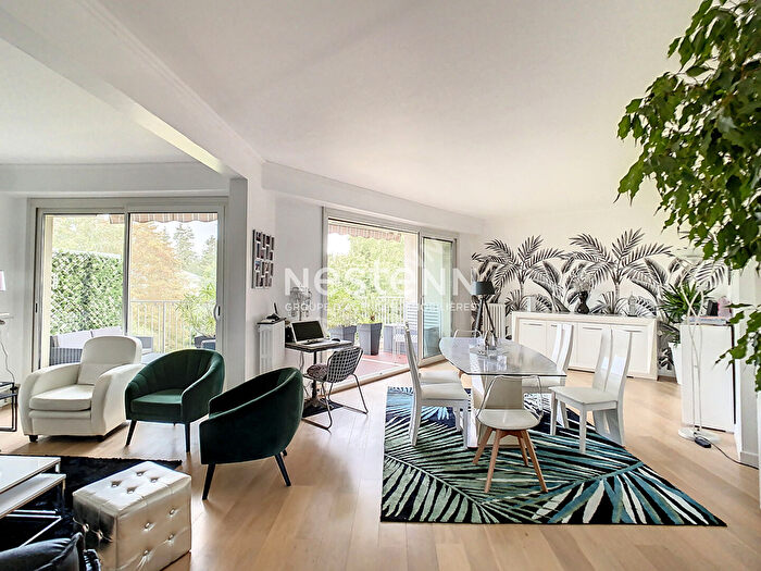 Appartement à vendre - Avrillé, Adézière, Etang, Bosquets, Croix-Cadeau, Fléchet - 7 pièces - 5 chambres