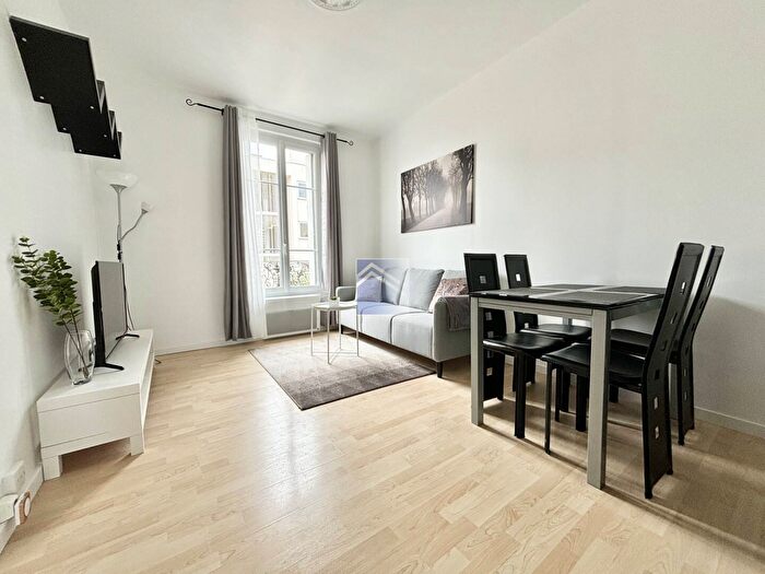 Appartement à louer - Courbevoie - 2 pièces - 1 chambre