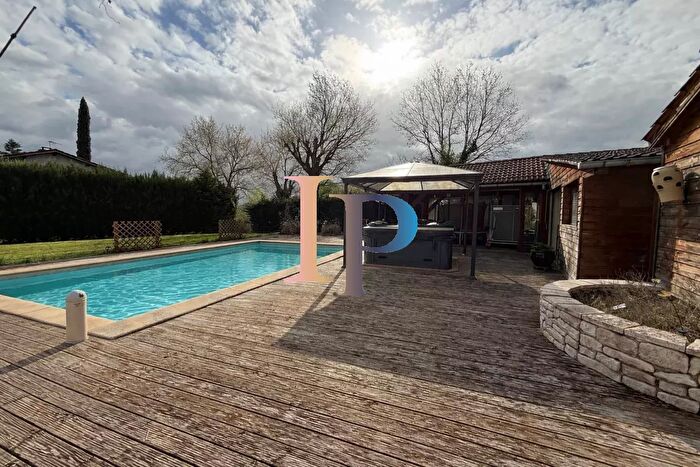 Maison à vendre - Vougy - 12 pièces - 5 chambres