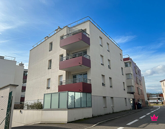 Appartement à louer - Meyzieu, Centre-ville - 3 pièces - 2 chambres