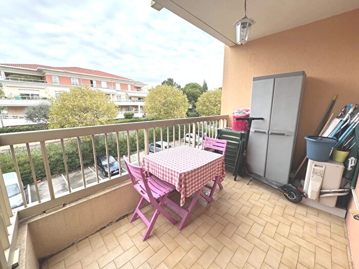 Appartement à louer - Vallauris, Pertuades - 1 pièce - 1 chambre