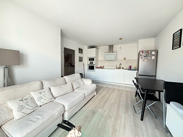 Saint-Cyr-l'École, Fontaine Saint-Martin : Appartement 3 pièces à vendre