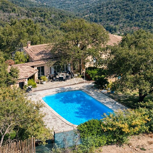 Maison à vendre - Le Plan-de-la-Tour - 8 pièces - 6 chambres