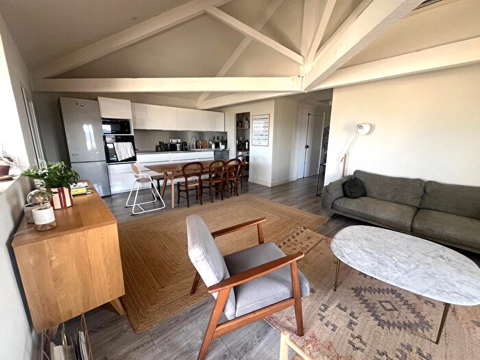 Appartement à louer - Aix-en-Provence, Pont de lArc - 4 pièces - 3 chambres