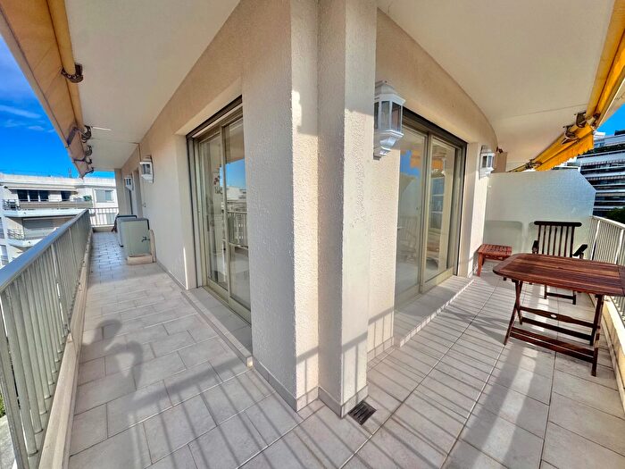 Appartement à louer - Antibes, Juan-les-Pins, Le Cap - 2 pièces - 1 chambre