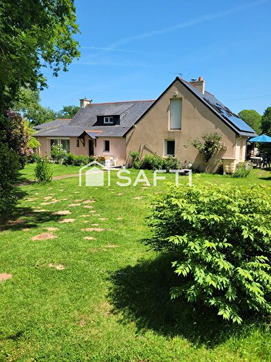 Saint-Hernin : Maison 9 pièces à vendre