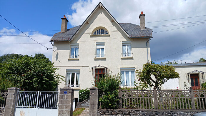 Maison à vendre - Mauriac - 10 pièces - 5 chambres