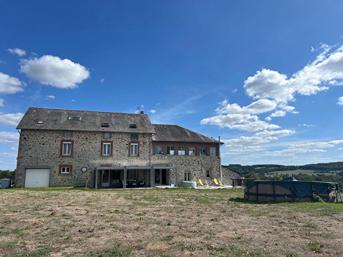 Maison 13 pièces à Saint-Agnant-de-Versillat, à vendre
