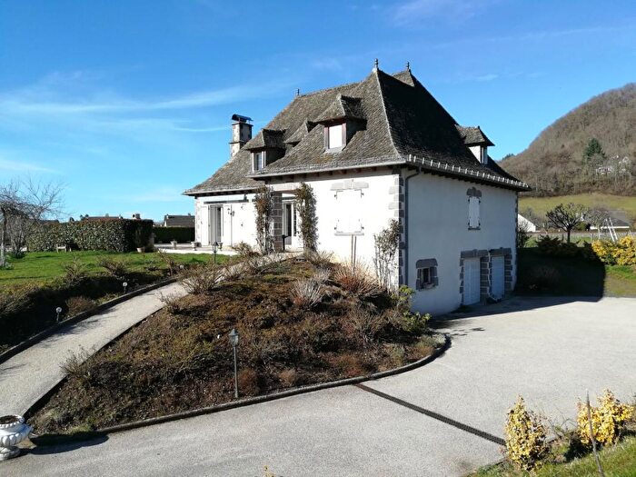 Maison à vendre - Polminhac - 6 pièces - 5 chambres