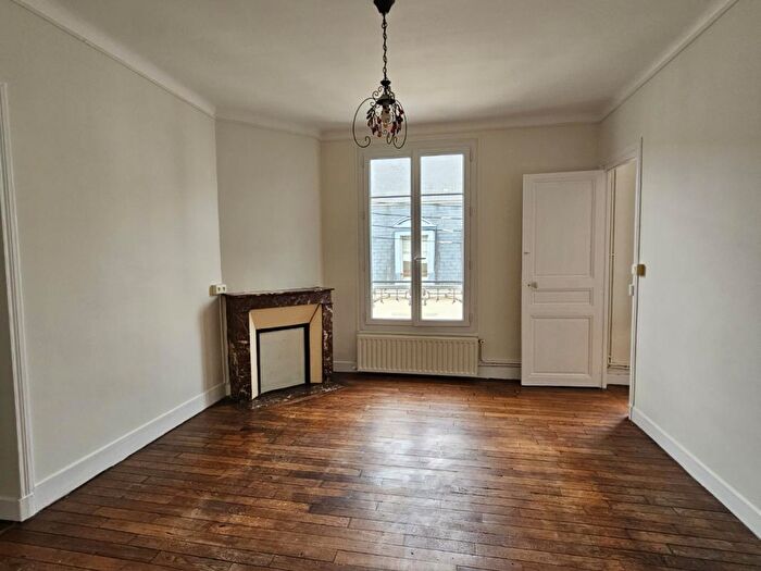 Appartement à louer - Le Chesnay, Saint-Antoine de Padoue - 3 pièces - 2 chambres