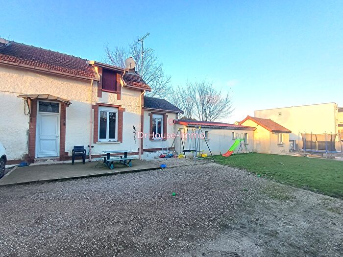 Maison à vendre - Saint-Julien-les-Villas - 5 pièces - 4 chambres