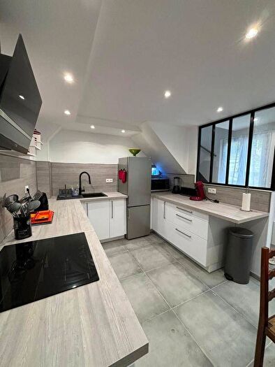 Maison à louer - Berre-les-Alpes - 3 pièces - 2 chambres