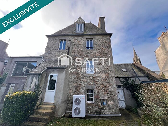 Saint-Pol-de-Léon : Maison 9 pièces à vendre
