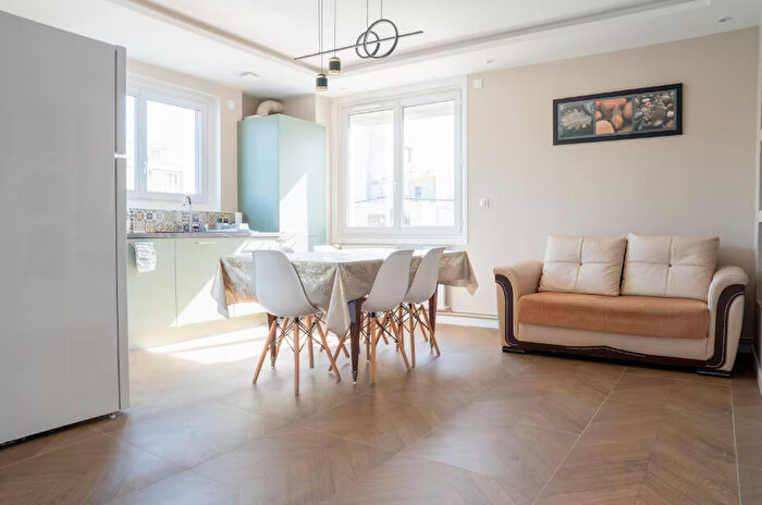 Appartement à louer - Nantes, Eraudière, La Marrière, Rond-point de Paris - 5 pièces - 4 chambres