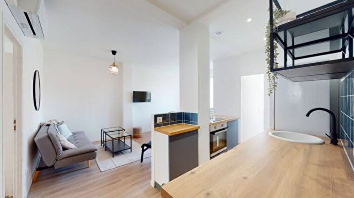 Appartement à louer - Saint Lazare, Marseille ème arrondissement - 4 pièces - 3 chambres