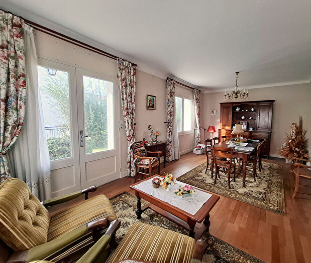 Maison à vendre - Saint-Jean-dAngély - 5 pièces - 4 chambres