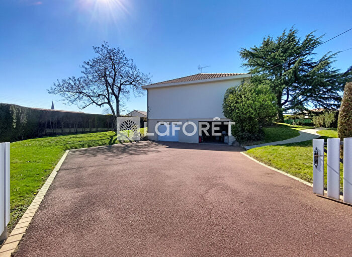 Maison à vendre - Saint-Christophe-du-Bois - 5 pièces - 3 chambres