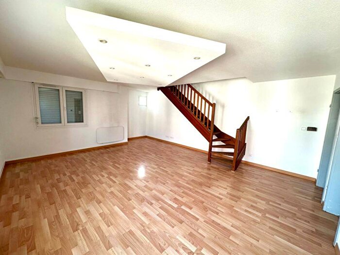 Appartement à louer - Centre, Ostwald - 3 pièces - 2 chambres