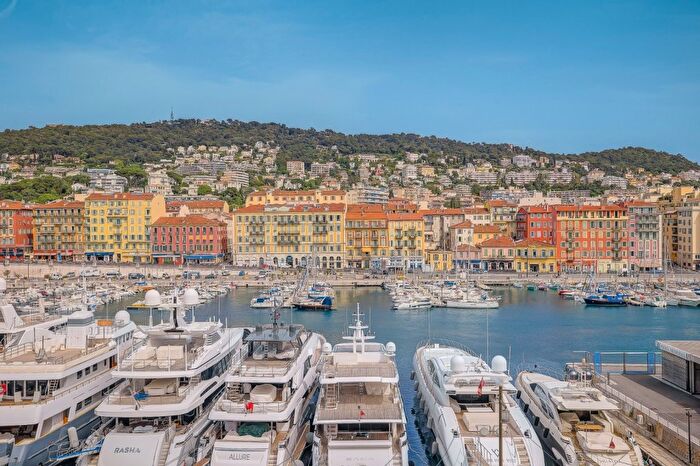 Appartement à vendre - Nice, Le Port - 4 pièces - 3 chambres