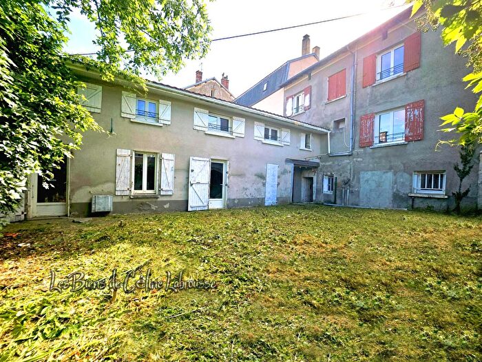 Maison 10 pièces à Thiviers, à vendre