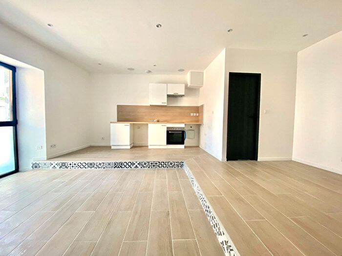 Maisons à vendre et appartements à louer - 1